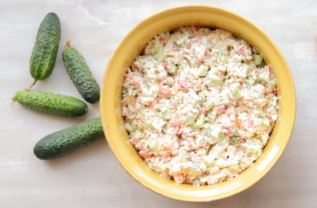 Pavisam ātrie krabju nūjiņu salāti | Gatavo.com