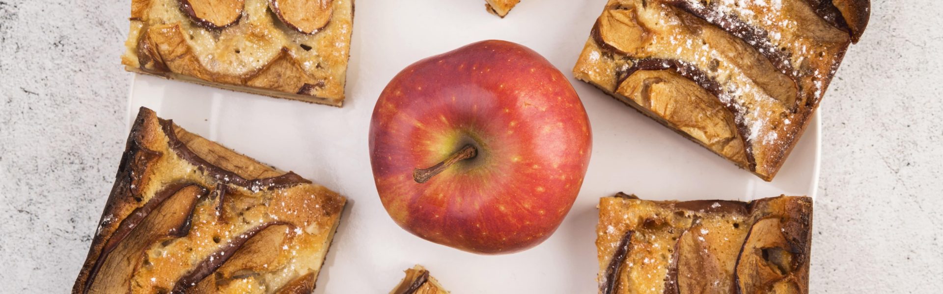 Ābolu plātsmaize ar raugu mīklu | Gatavo.com